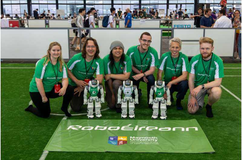 爱尔兰的“RoboÉireann”机器人足球队获得国际RoboCup挑战盾冠军-煤油灯科技